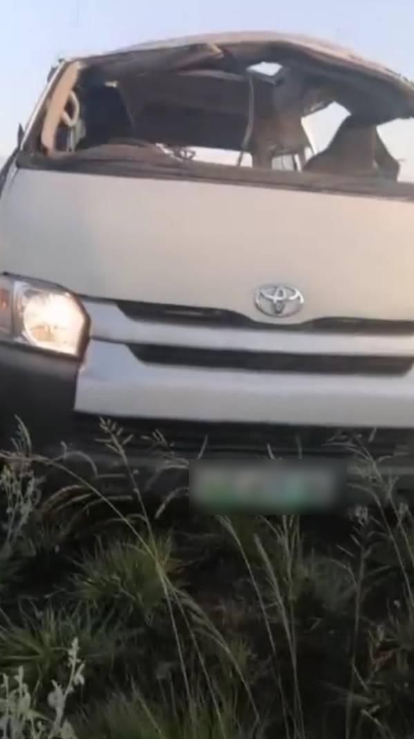 Passengers ejected from overturned taxi on the R80 highway | Rekord