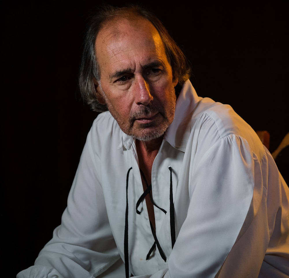 Verteller kry self rillings oor sy geheimsinnige verhale | Rekord