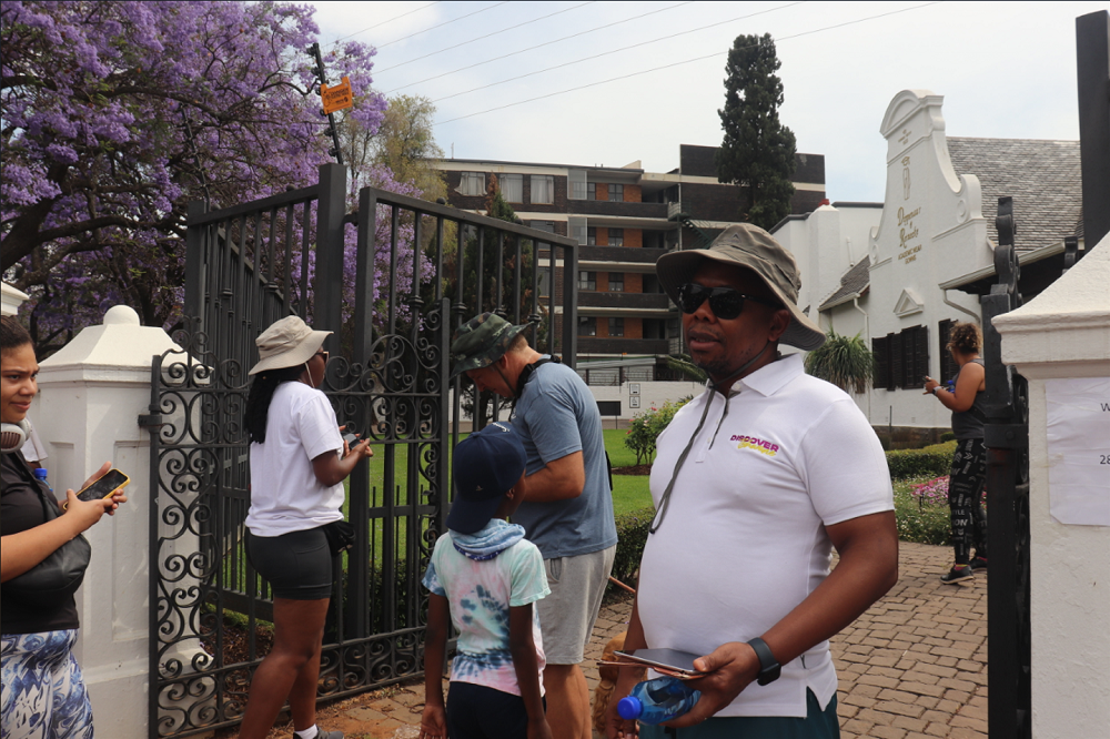 Residents take part in the annual Jacaranda Walk | Rekord