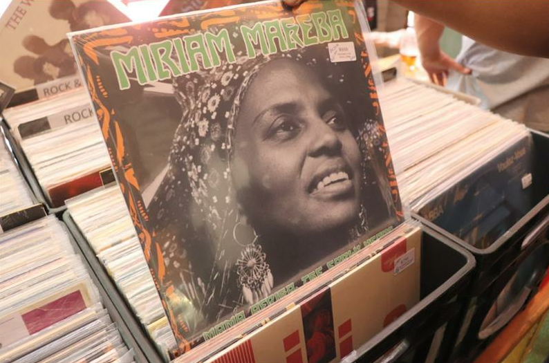 Music lovers roll back the times at local vinyl market | Rekord