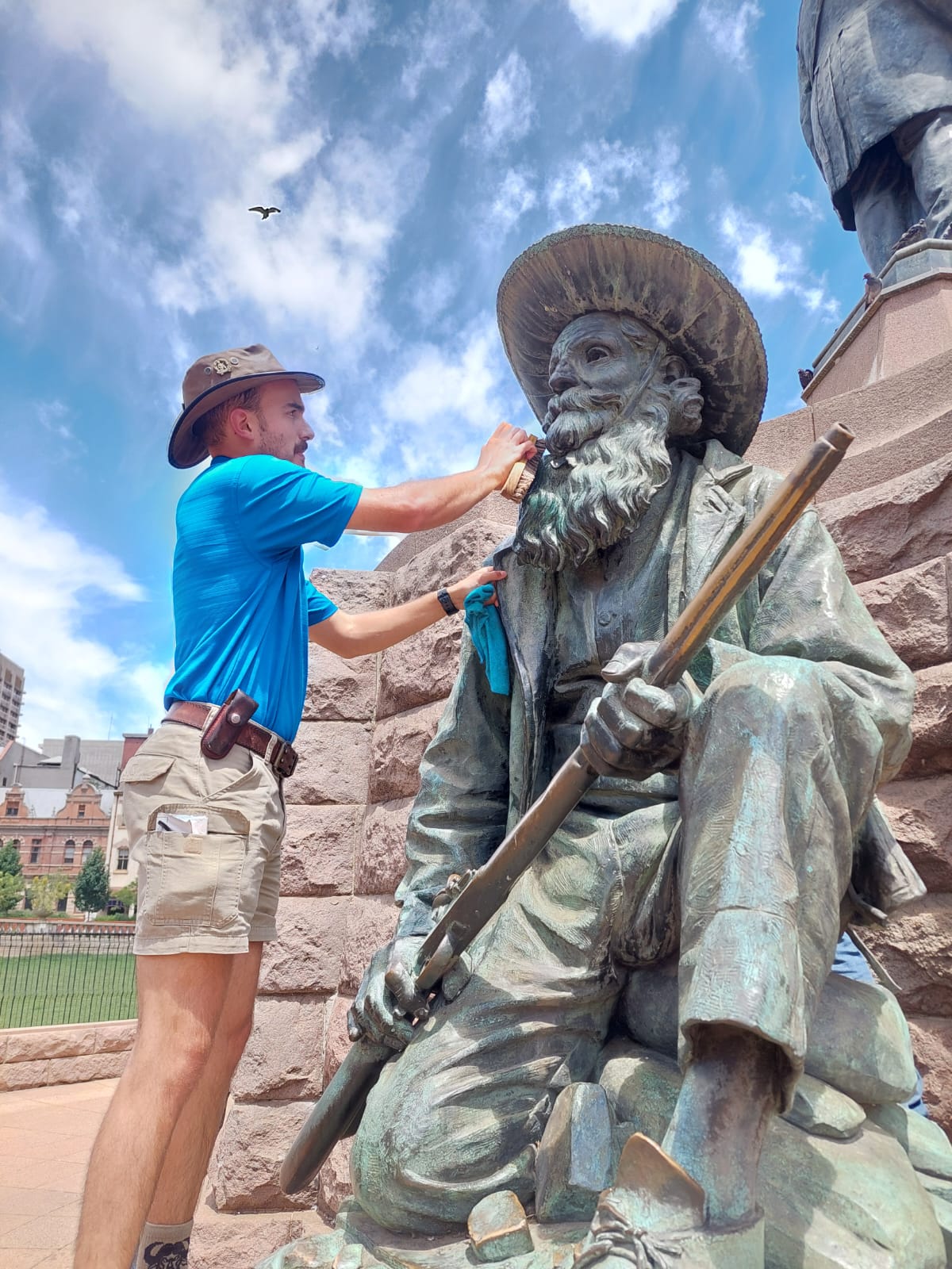 Paul Kruger-standbeeld kry splinterskoon nuwe baadjie | Rekord