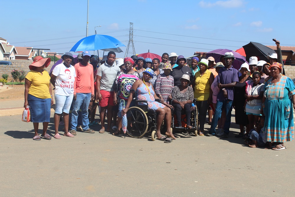 Nellmapius residents demand electricity | Rekord