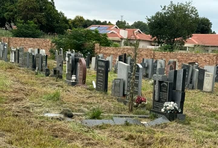 Metro sal ogie hou op onwettige besetters naby oos-begraafplaas | Rekord