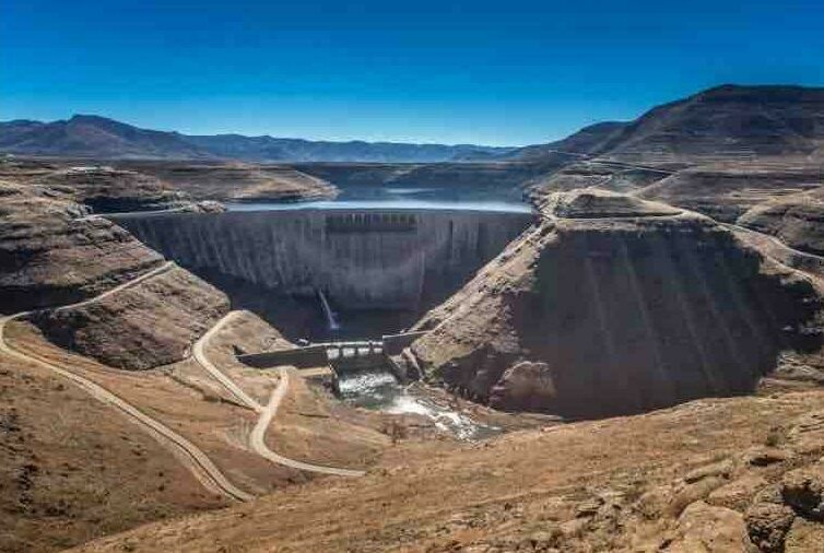 Pypsluiting: Waterkenner maan metro om waterbronne op te pas | Rekord