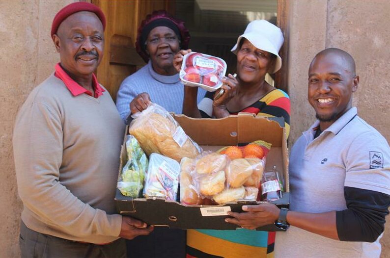 Unemployed Mams man donates food parcels | Rekord