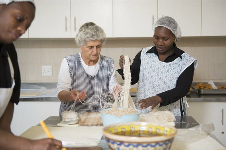 Legendary pastry chef still baking at 90 | Rekord