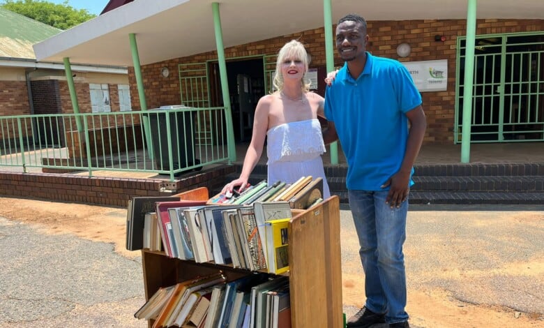 Pretoria North Library receives warm donation | Rekord