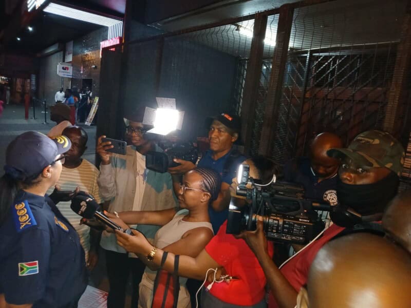 Metro police arrest 19 immigrants during by-law operation | Rekord