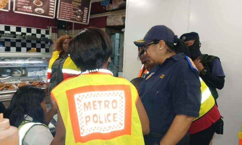 Metro police arrest 19 immigrants during by-law operation | Rekord
