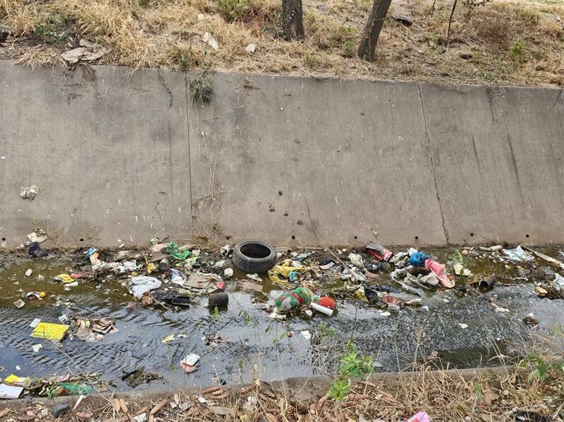 Moot verklaar oorlog op onwettige vullisstorting | Rekord