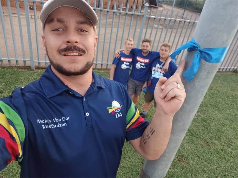 Blou linte aan nie-werkende straatligte herinner metro aan hul ...