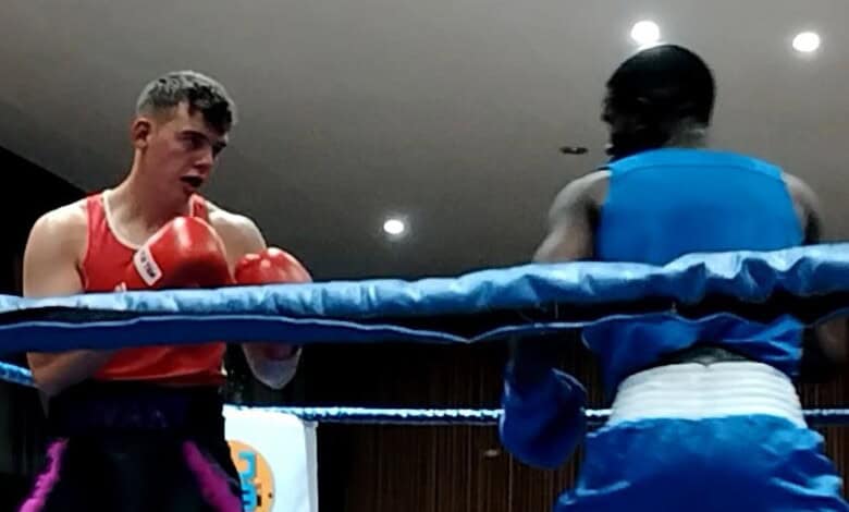 Jong amateur boksers lok stampvol saal na ‘Box & Dine’ | Rekord