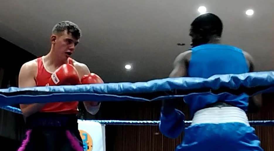 Jong amateur boksers lok stampvol saal na ‘Box & Dine’ | Rekord