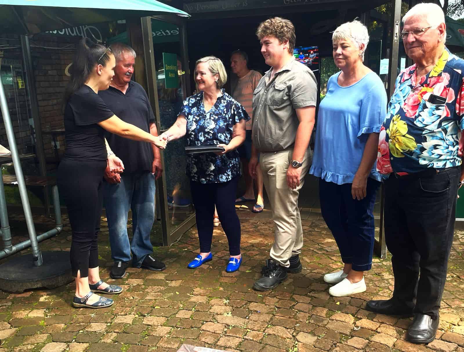 Woedende Moot-inwoners staan saam teen ondergrondse kabelprobleme | Rekord