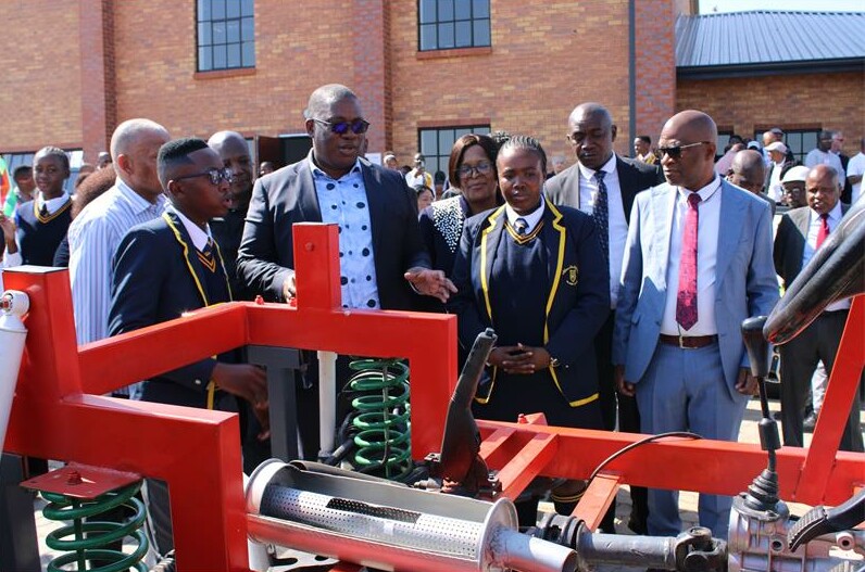 Rebuilt school offers skills in electronics and automotive sectors | Rekord