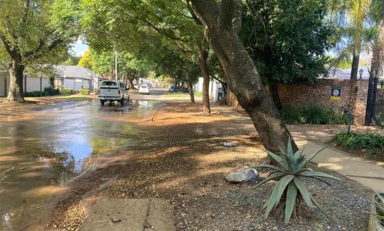 Pipe bursts frustrate Waterkloof residents | Rekord