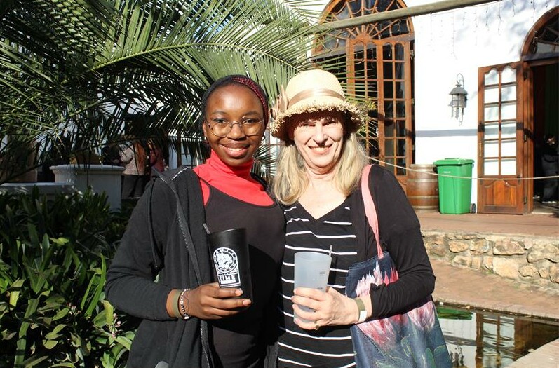 Connoisseurs and curious newcomers sip and savour gin selection | Rekord