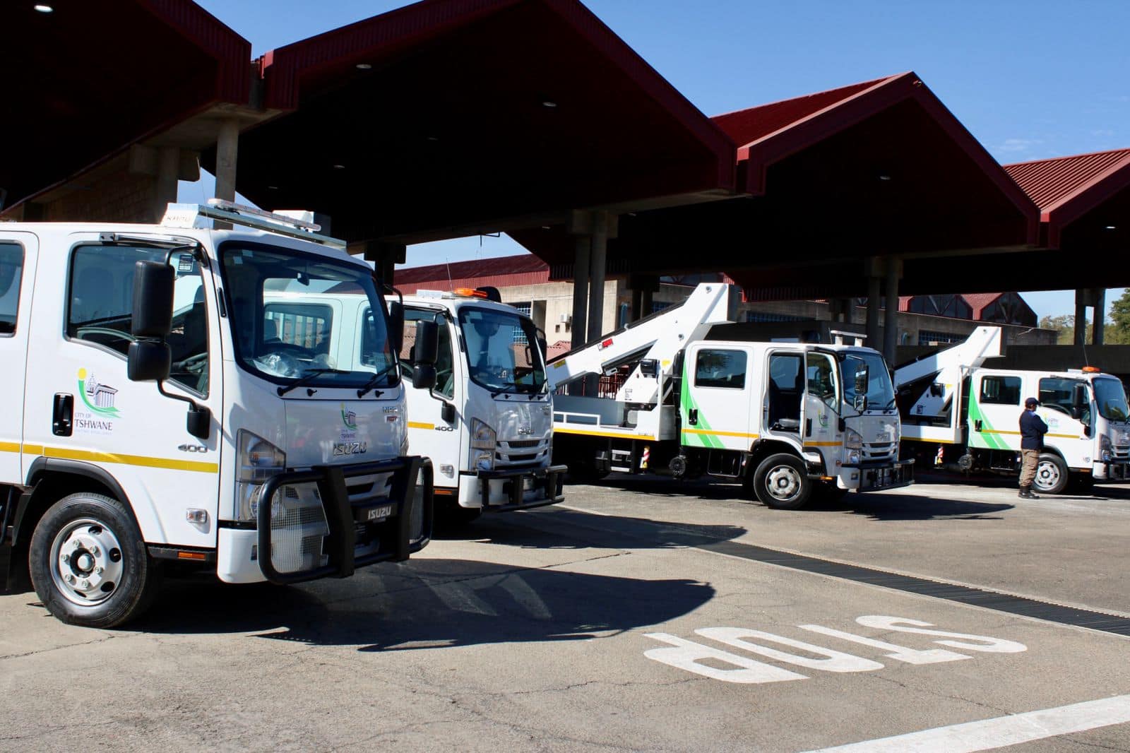 Tshwane unveils new cherry pickers to get services off the ground | Rekord