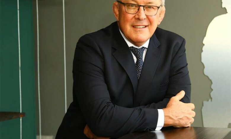 Minister's paid leave halts controversial security legislation | Rekord