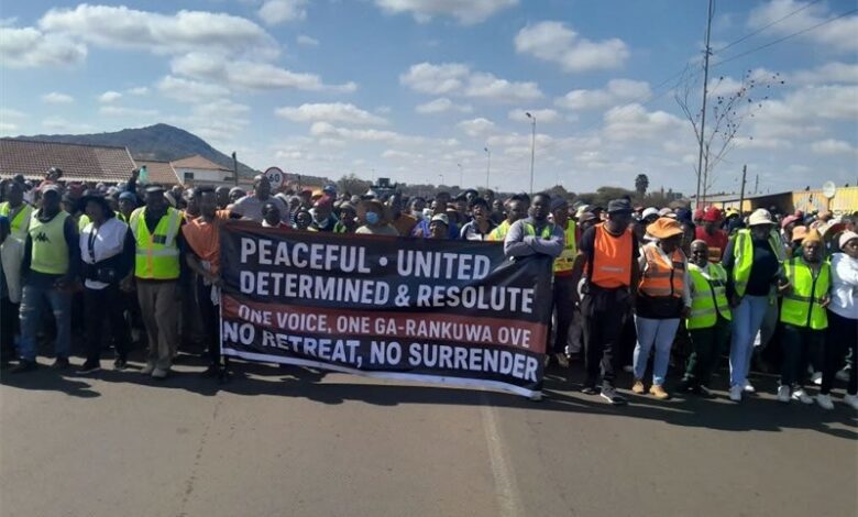 Residents shut down Ga-Rankuwa over unresolved service delivery crisis ...