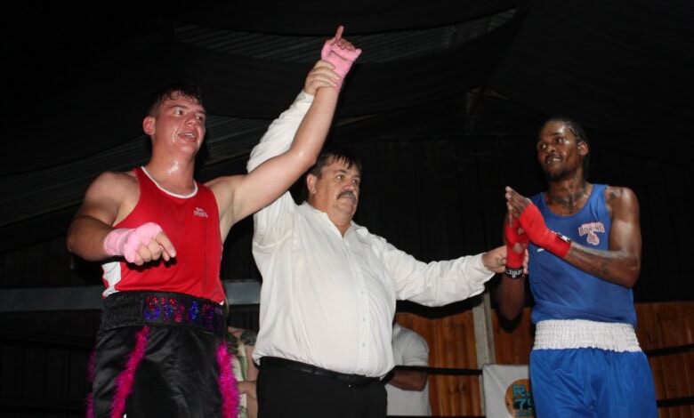 Toeskouers kry eersteklas aksie, opwinding en emosie by ‘Fighter vs ...