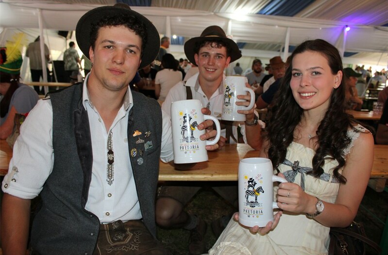 Thousands flock to Oktoberfest to enjoy German beers and food | Rekord