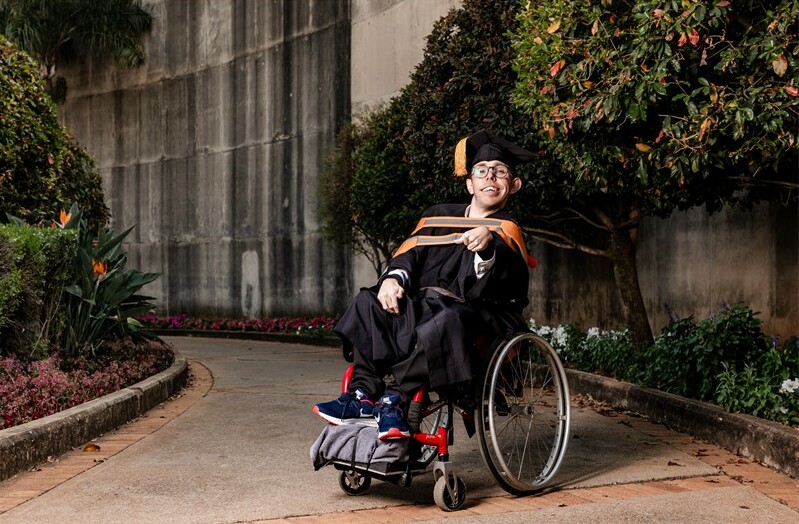 East scholar overcomes challenges to earn honours degree | Rekord