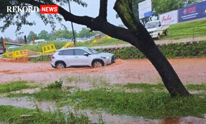 Lynnwood Road trench sparks slippery traffic nightmare | Rekord