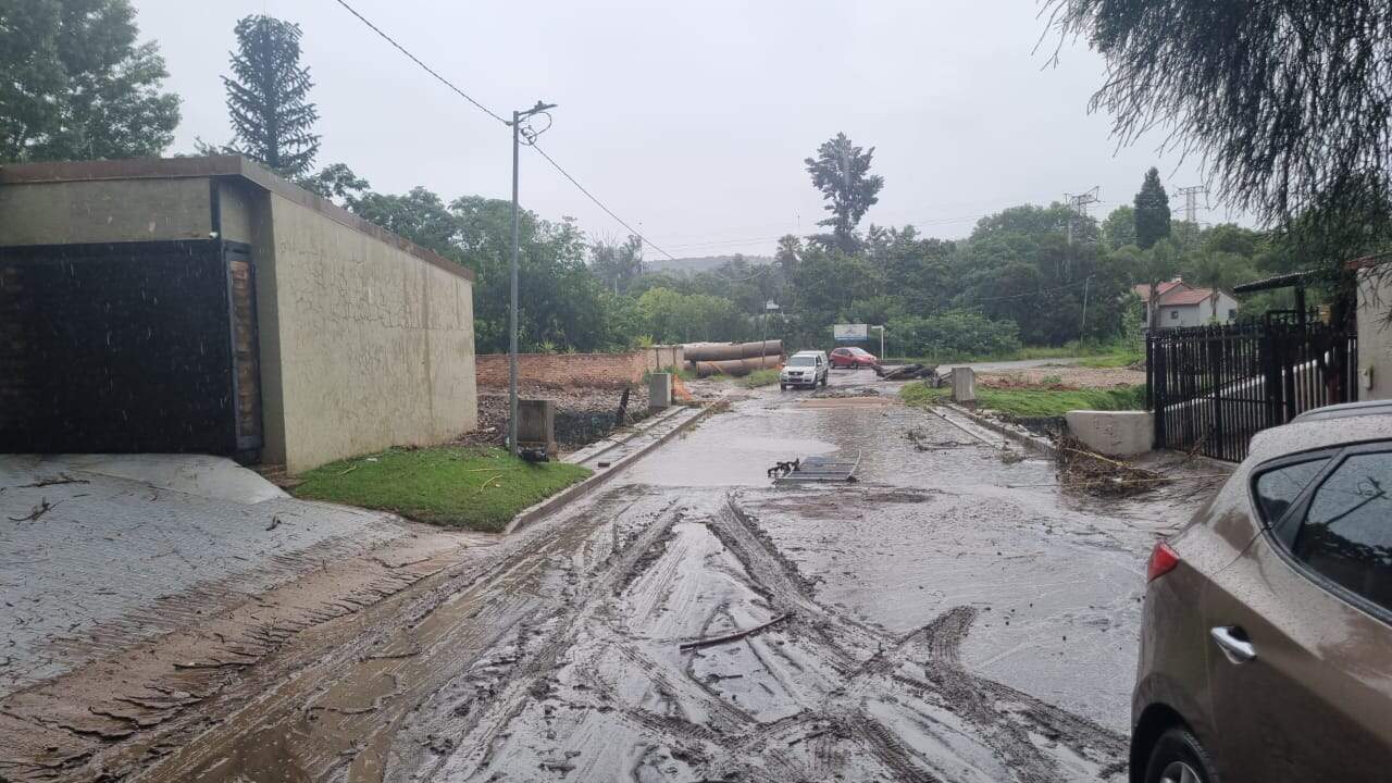 Gertrude Bridge floods again, prompting emergency response and safety ...