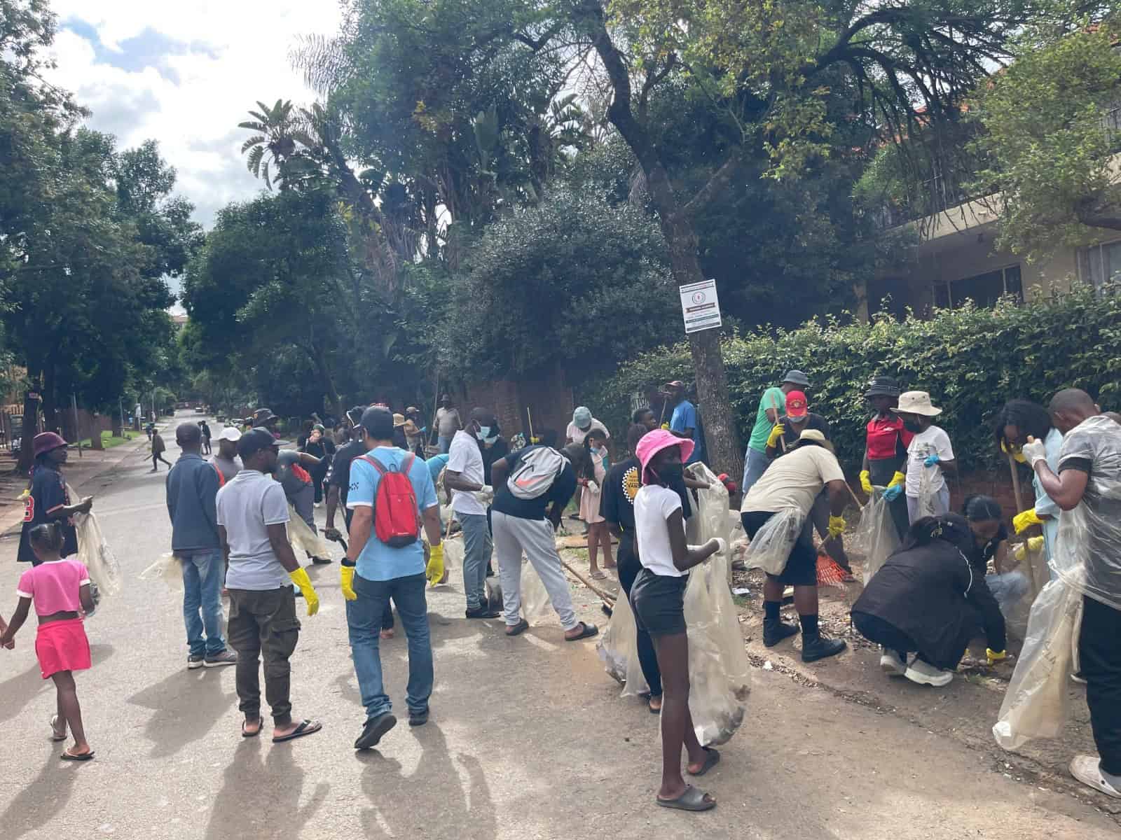 Windsor clean-up drive brings the community together | Randburg Sun
