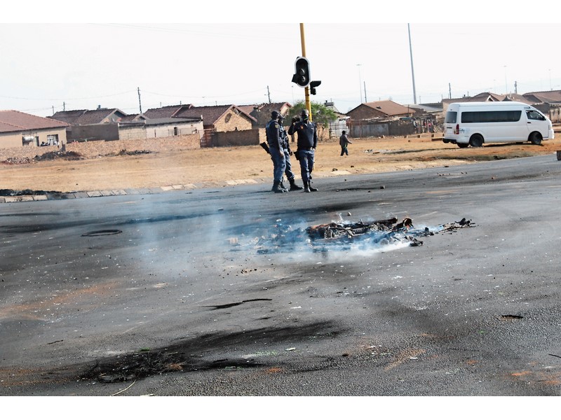 Major roads closed due to unrest in Mhluzi | Middelburg Observer