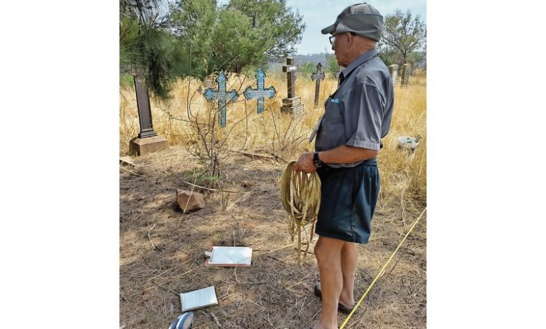 Genealogic-trio descend on century old Botshabelo cemetery to document ...
