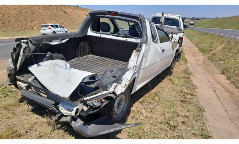 Nissan NP200 rolls into oncoming traffic on N4 | Middelburg Observer