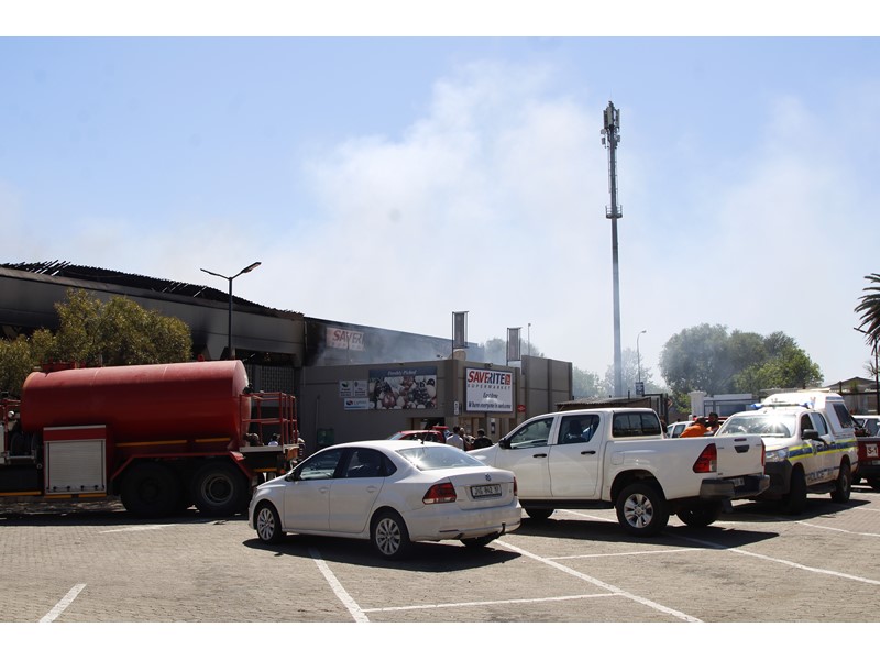 Police explosives unit investigating Eastdene Shopping Centre fire ...