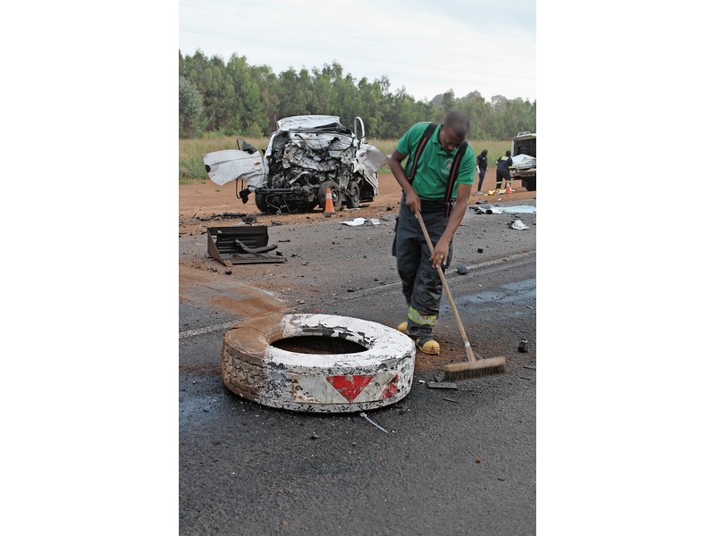 Fatalities reported in gruesome R555 accident where vehicle rolled ...