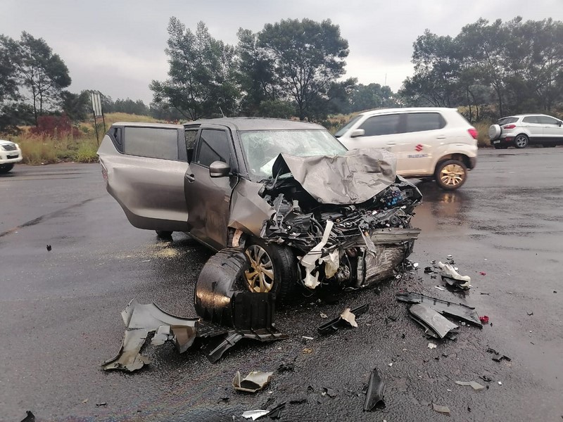 Vrou dood, man in kritiekesorg na Vrydagmiddag botsing op berugte ...