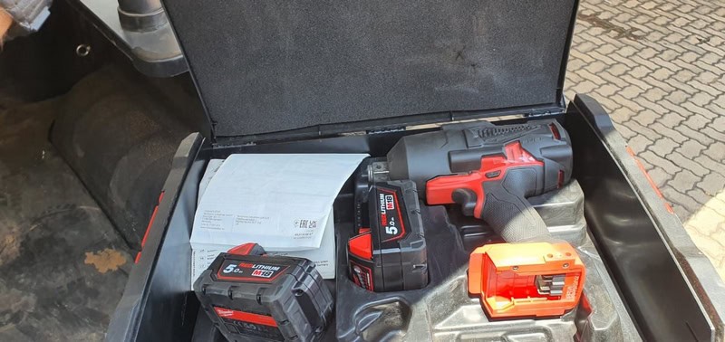 Duur toerusting uit ingeboude gereedskapkas agterop bakkie gesteel ...