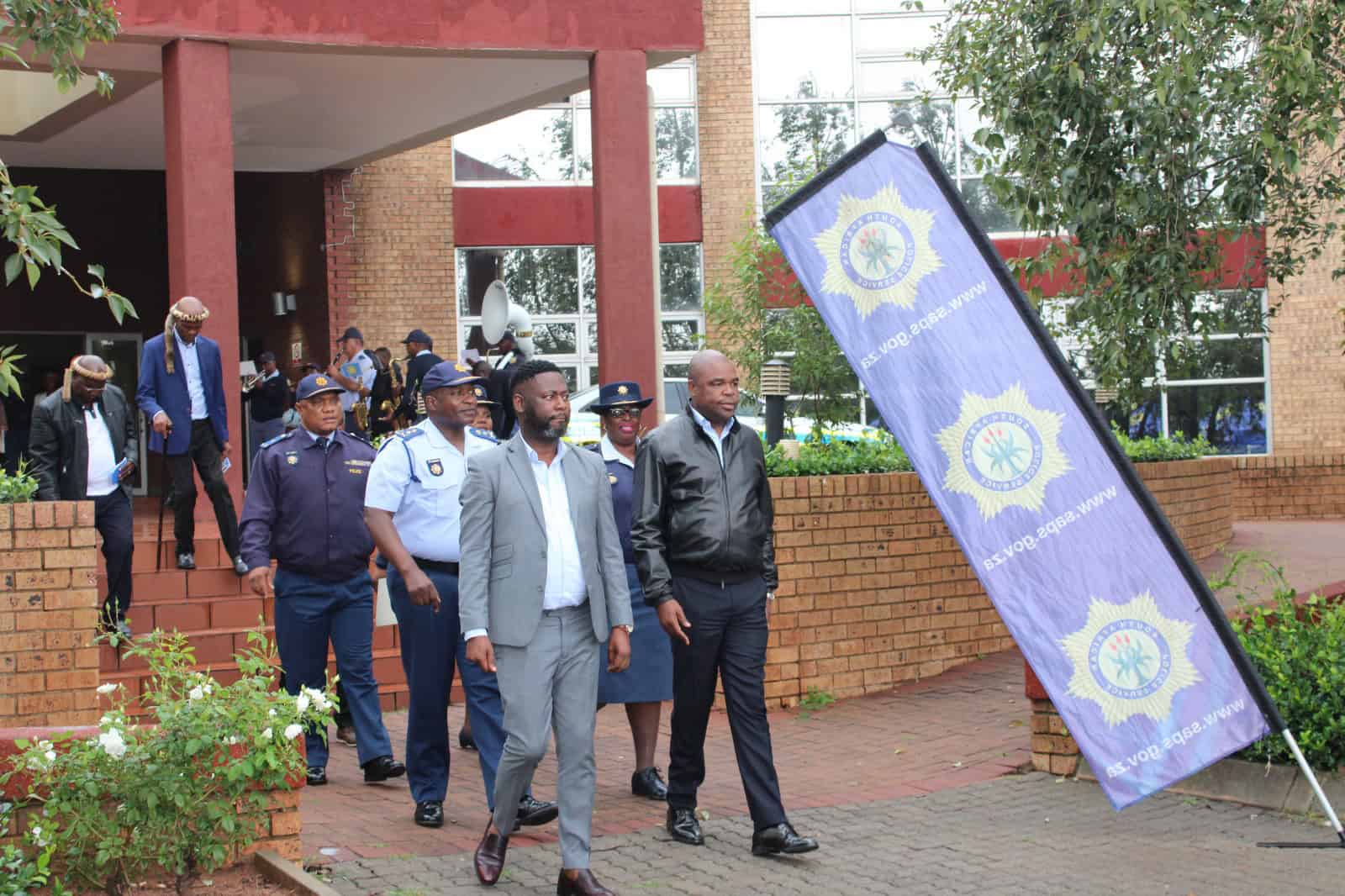 SAPS hands over new vehicles | Middelburg Observer