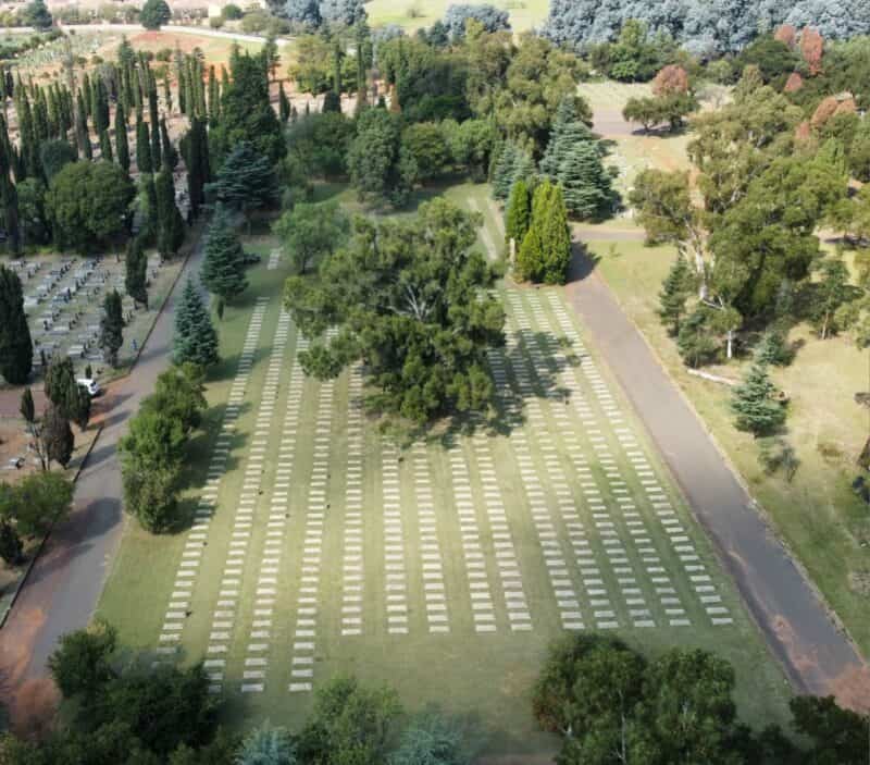 Hulp benodig om gedenkkerkie op die terrein van die Hoër Tegniese Skool ...