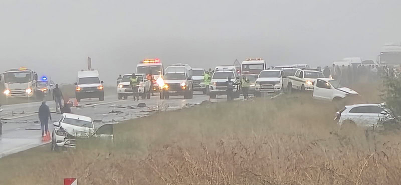 Video: Gestrand op die N4 - vrou vertel van ure op die pad na ongelukke ...