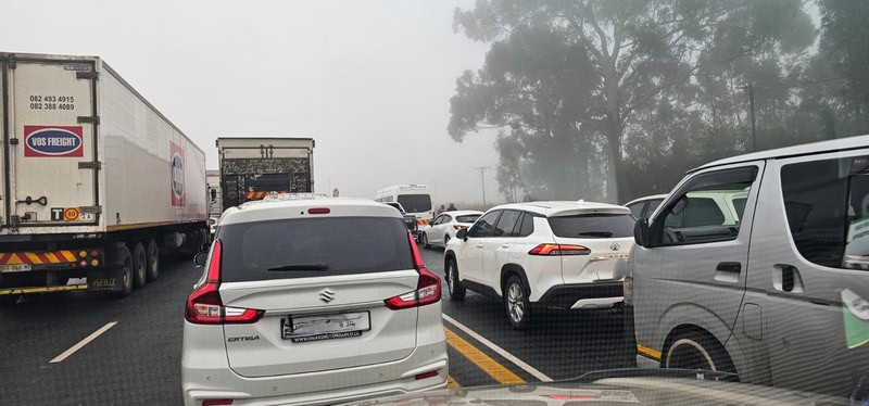 Video: Gestrand op die N4 - vrou vertel van ure op die pad na ongelukke ...