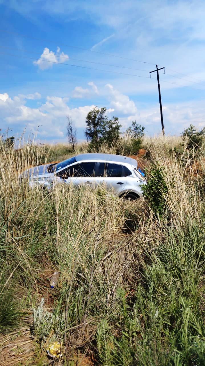 One patient treated after car leaves road on R555, Stoffberg road ...