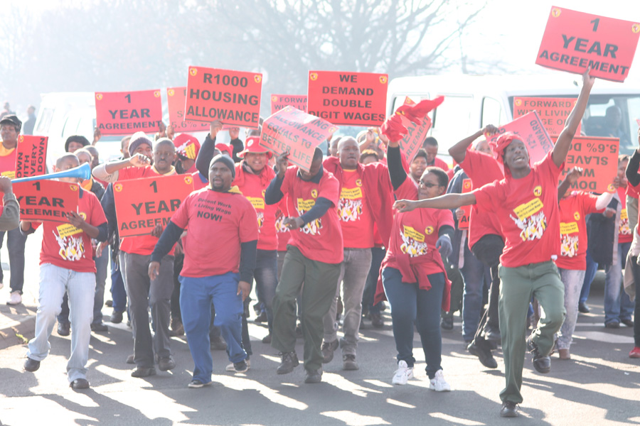 Picketing Numsa members hit Camden | Highvelder News