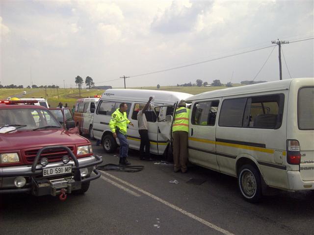 14 injured in taxi collision | Highvelder News