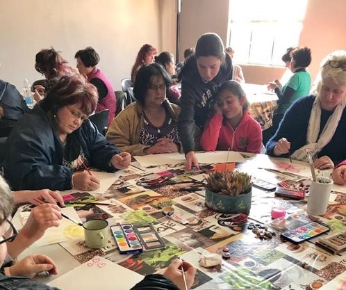 Vat hande met Creative Connections om saam ’n positiewe verskil in ...