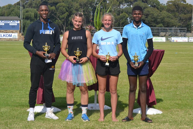 Ligbron-atlete hol dat die biesies bewe tydens interhuisbyeenkoms ...