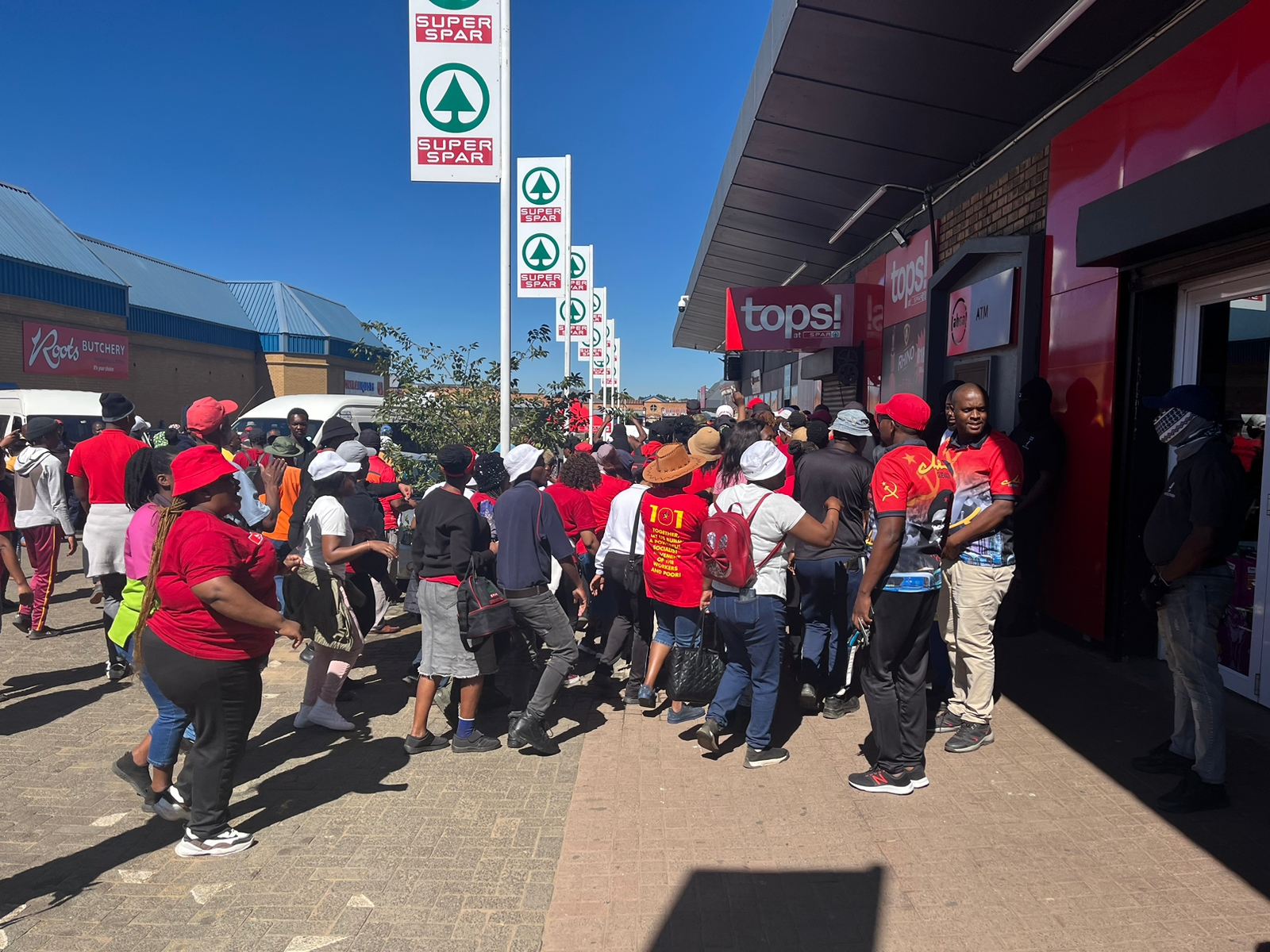 Ermelo Super Spar denies racism claims amid strike action | Highvelder News