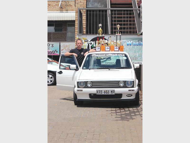 Corné Botha from Ermelo drops the bass at sound competition ...