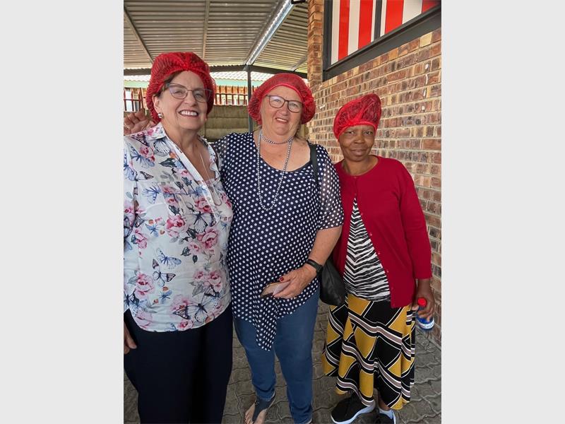 Tuinbouklub kuier by Ouma Rooi se koeksisterfabriek in Ermelo ...
