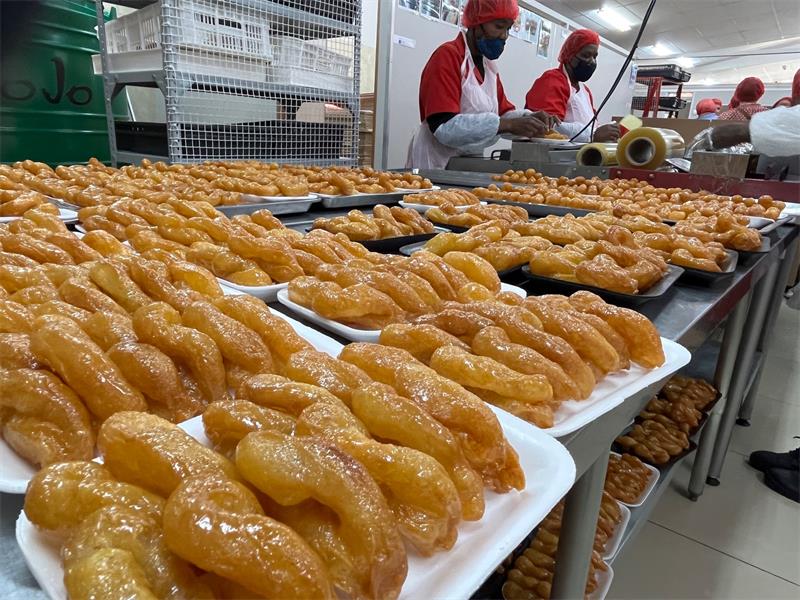 Tuinbouklub kuier by Ouma Rooi se koeksisterfabriek in Ermelo ...